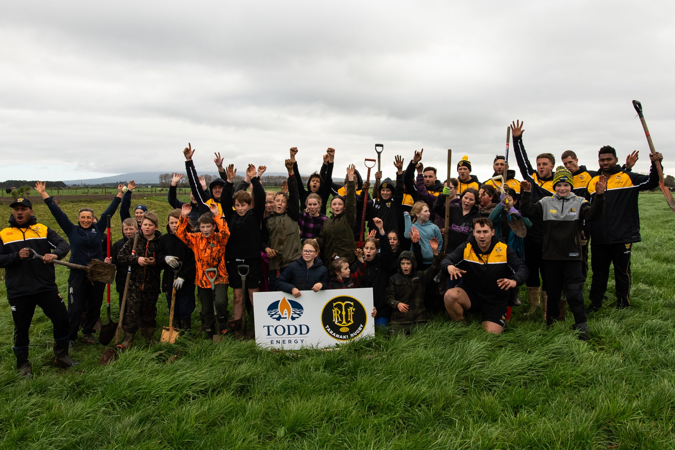 Matapu School students plant the whenua